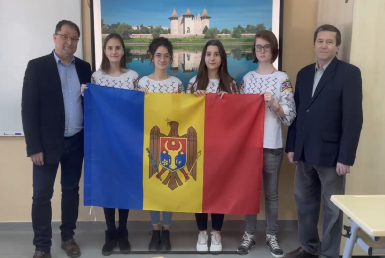 Medalii de argint și bronz pentru elevii moldoveni la Olimpiada ...